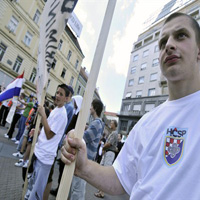 Protivnici Gay Pridea vikali: Ubij, ubij pedera! - CroL